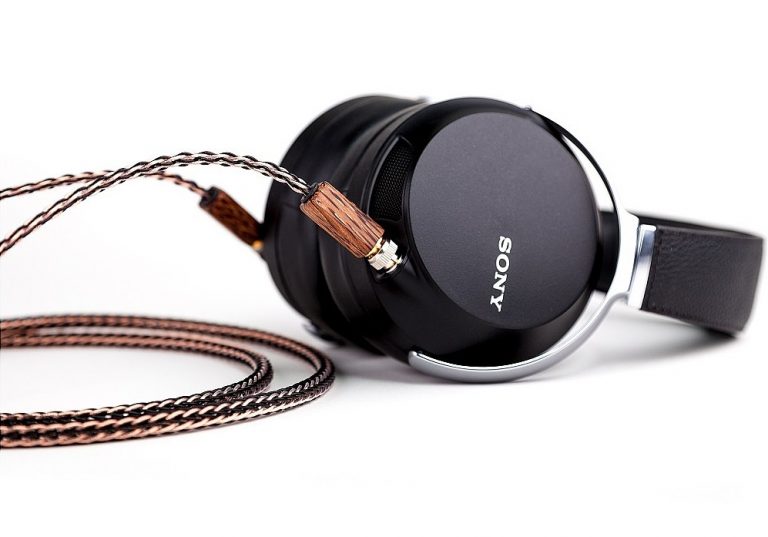 Headphones Cable Management Tips - Box Coffeemia